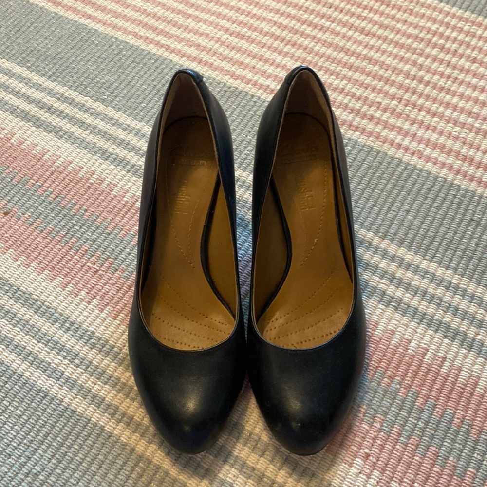 Clarks Black Leather Work Pumps - Gem